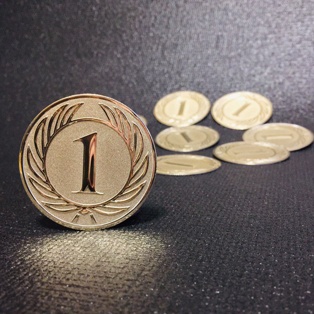 Jumbo coins and routines. 10 coins ( gold color ). | Magic shop